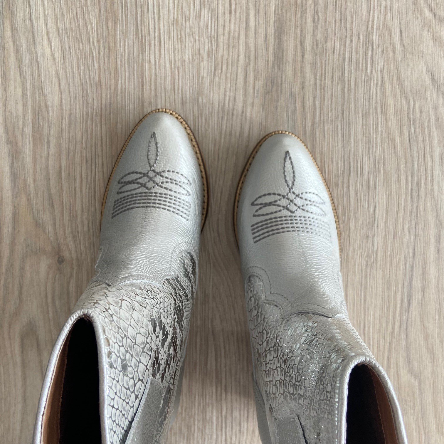 Botas texanas plateadas en cuero | Calzado Nanys